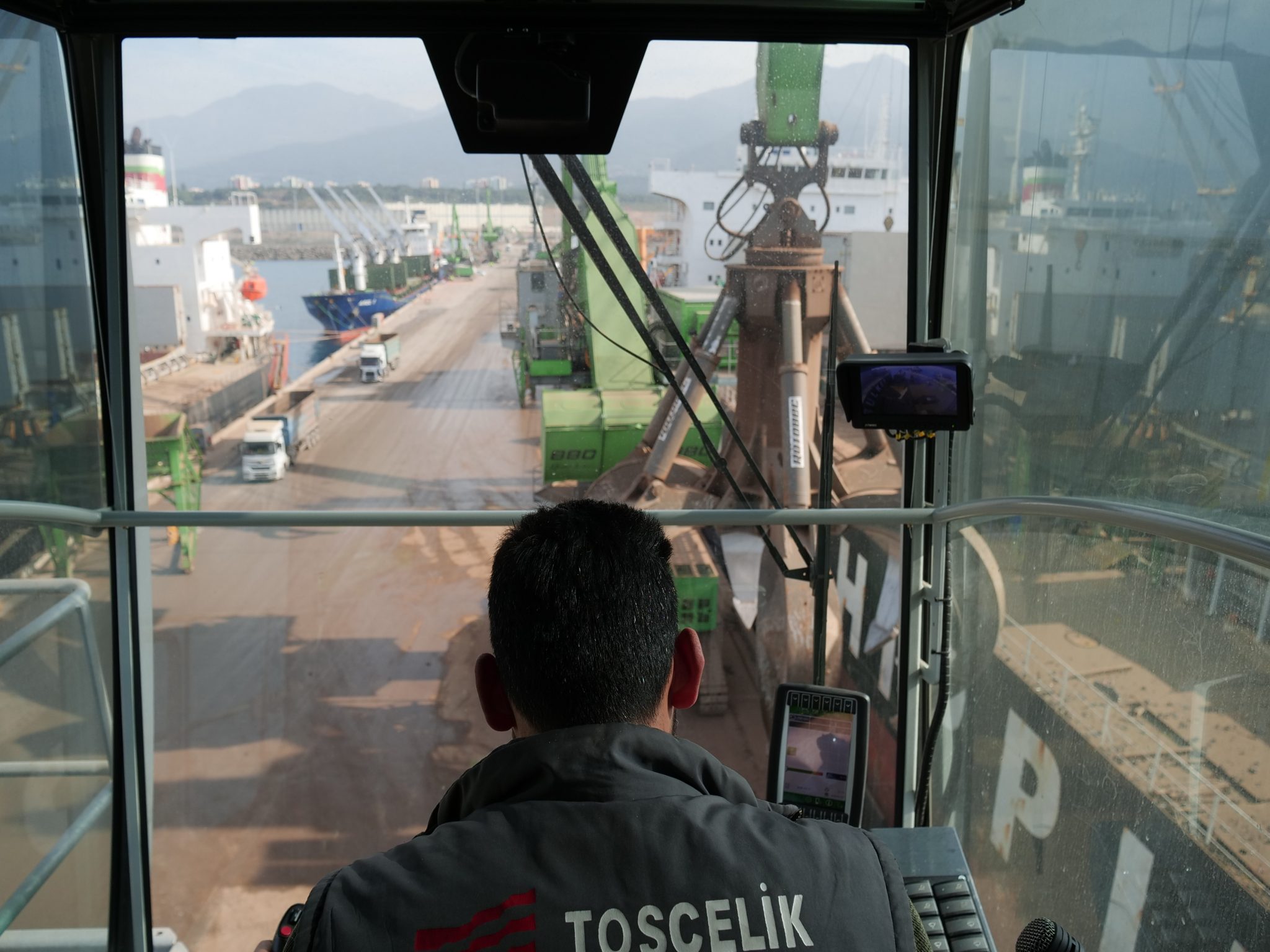 Orange Peel Grapples for Port Handling - Rotobec